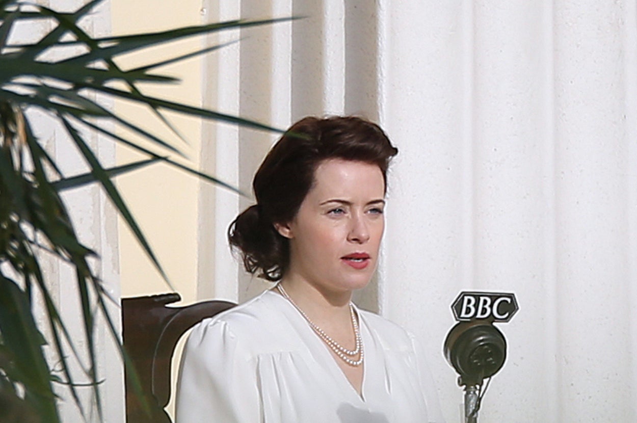 Claire Foy Back For "The Crown" Season 4 As Queen Elizabeth