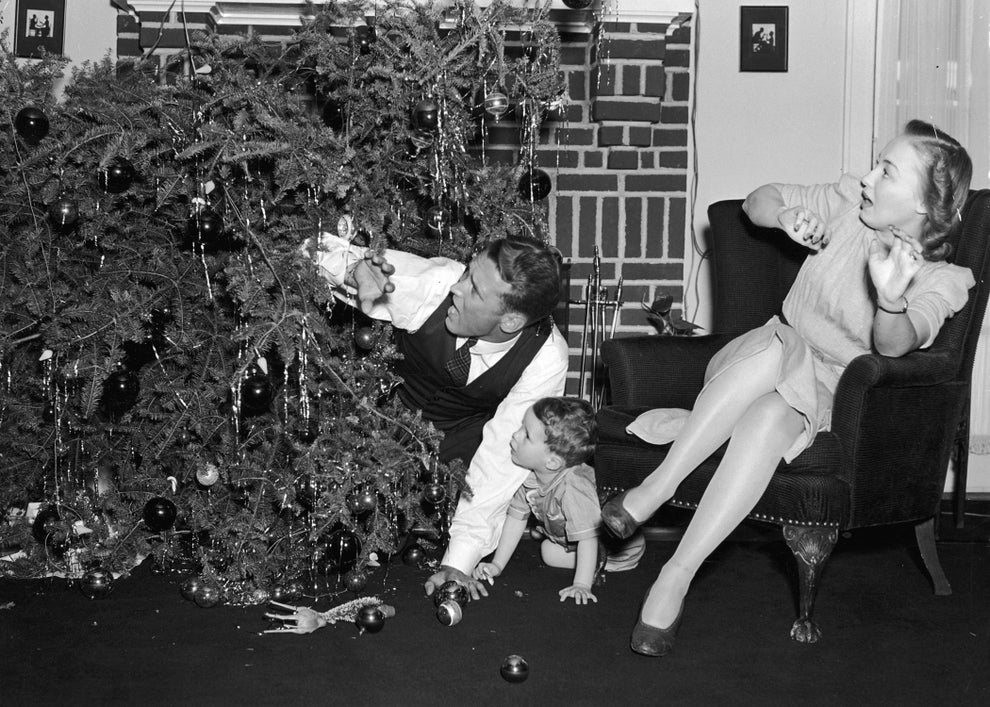 24 Disturbing Pictures From Christmas Past