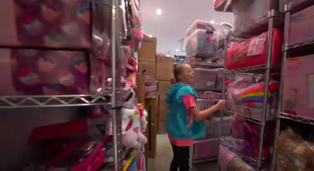 JoJo Siwa Bought A New House And Here's What The Inside Looks Like