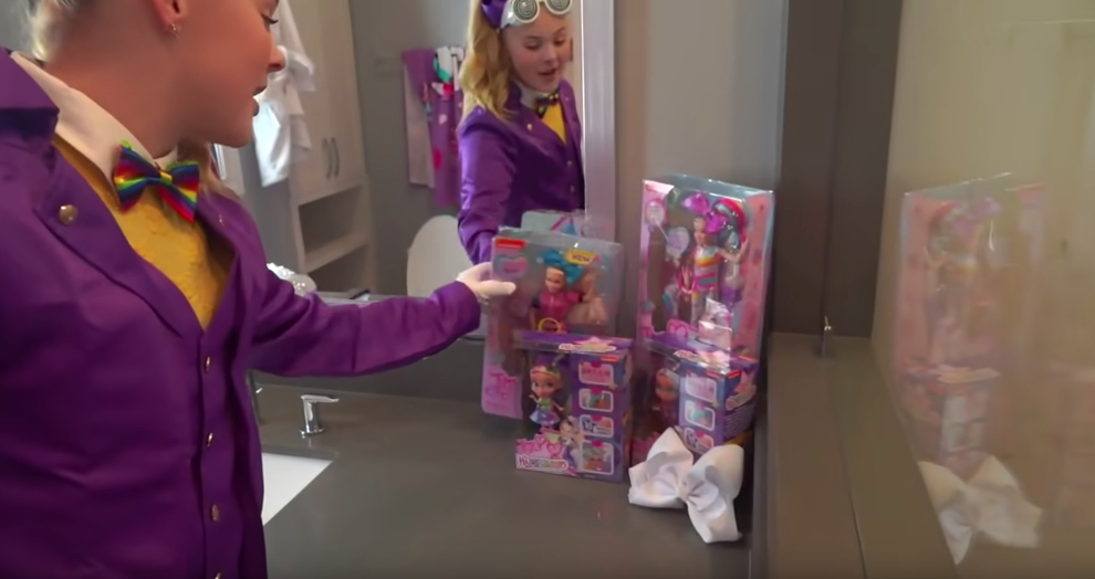 JoJo Siwa Gave A Tour Of Her New Bedroom And Now I Feel Like I Have 4 ...
