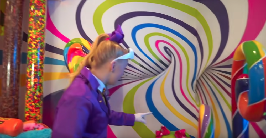 JoJo Siwa Gave A Tour Of Her New Bedroom And Now I Feel Like I Have 4 ...