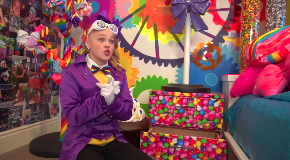 JoJo Siwa Gave A Tour Of Her New Bedroom And Now I Feel Like I Have 4 ...