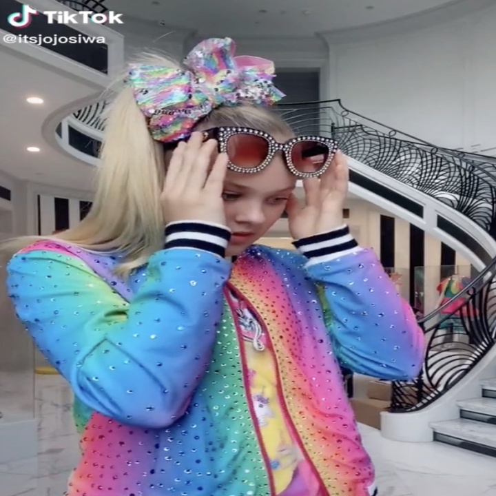JoJo Siwa Posted A Video Showing Off Her Naturally Wavy Hair For The ...