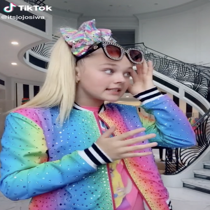 JoJo Siwa Posted A Video Showing Off Her Naturally Wavy Hair For The ...
