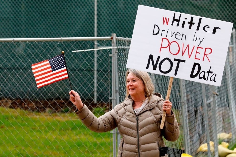 27 Surreal Photos Of The American Patriot Rally At The Michigan State ...