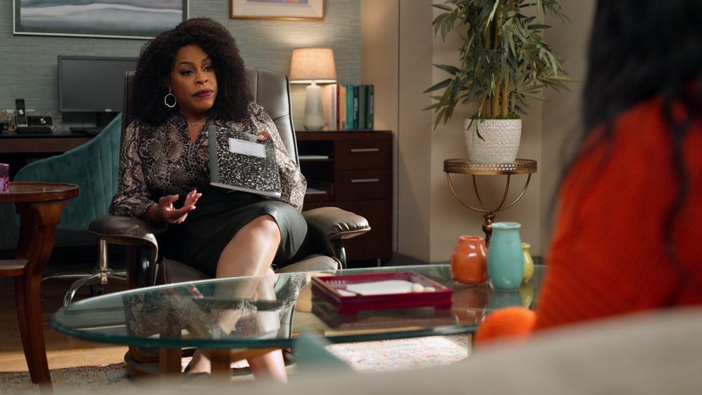 "Reno 911!" Star Niecy Nash Told Us What She's Watching, Reading, And ...