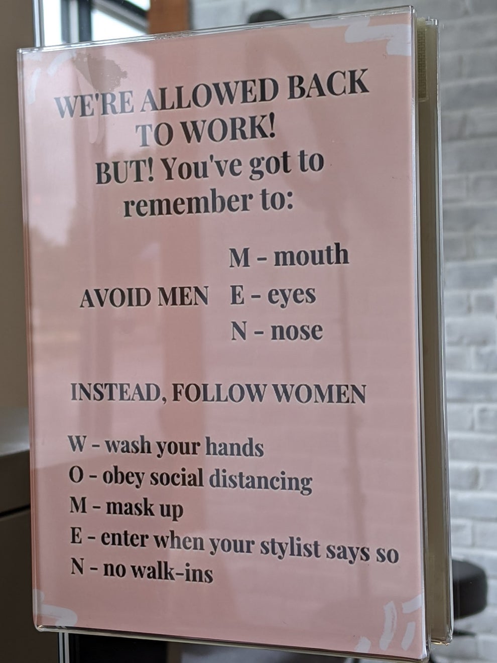 19 Funniest Face Mask Signs