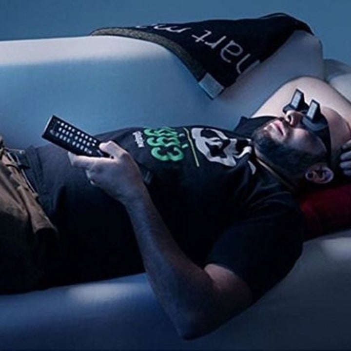 Absolute Necessities For A Perfect Binge-Watching Night