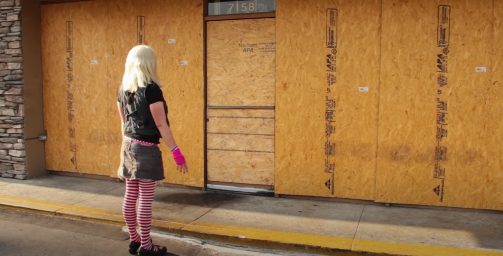 Kelly "Shoes" Is Back With New Song "Masks"