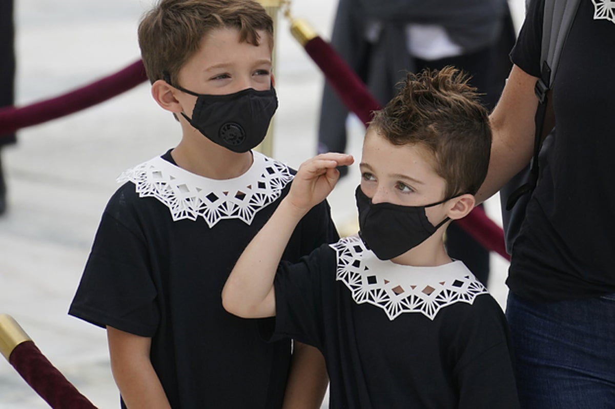 Photos Of Kids Goodbye To Supreme Court Justice Ruth Ginsburg
