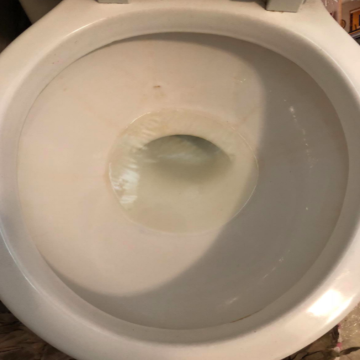 28 Problem-Solving Things For Your Very Messy Bathroom