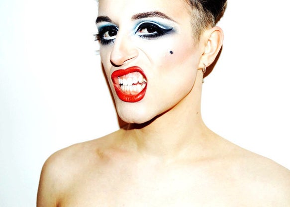 Crea un look muy extravagante y te daremos tu porcentaje de dramático/a