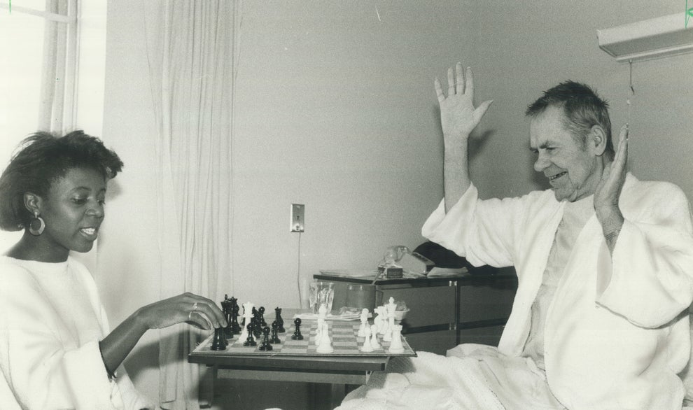 22 Historical Photos Of People Playing Chess