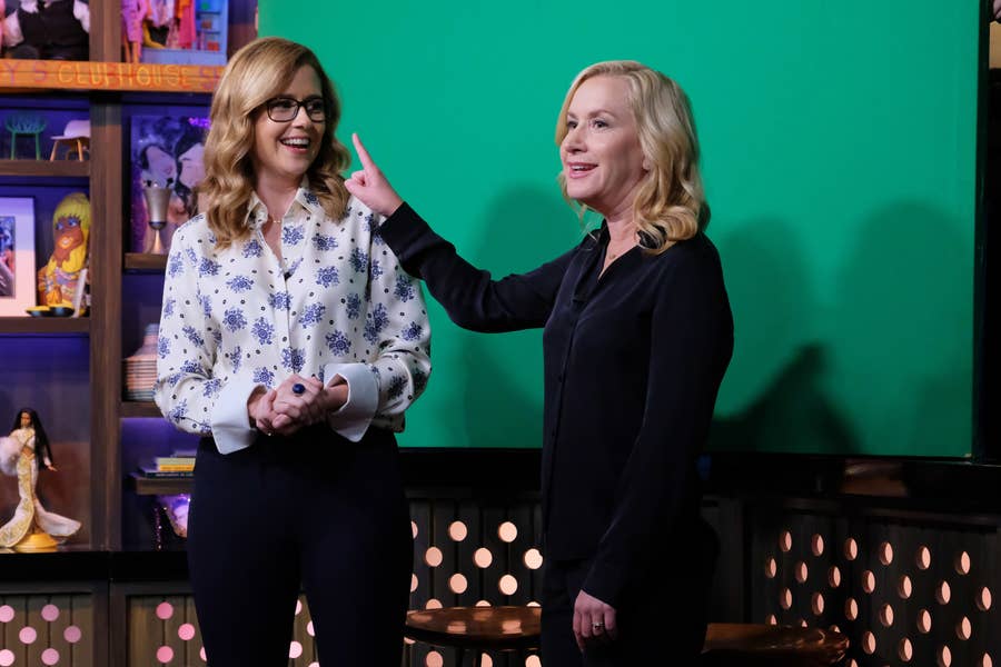 Jenna Fischer E Angela Kinsey Jenna Fischer And Angela Kinsey Beg For