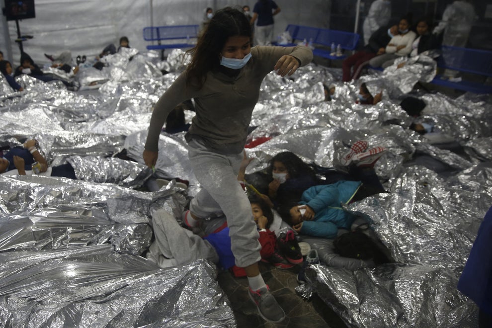Photos Of Immigrants Arriving At The US–Mexico Border