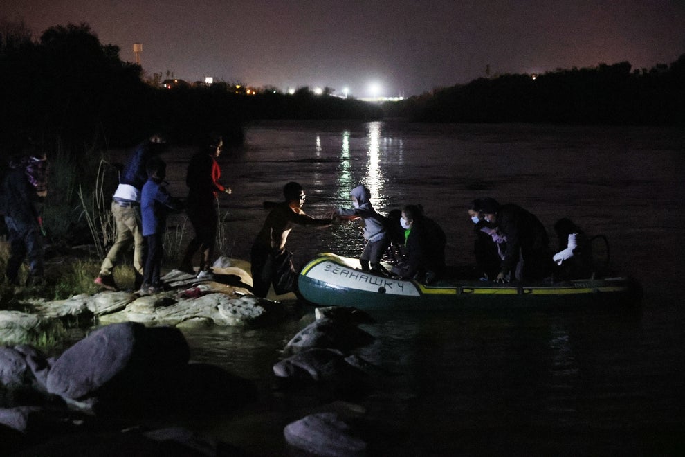 Photos Of Immigrants Arriving At The US–Mexico Border