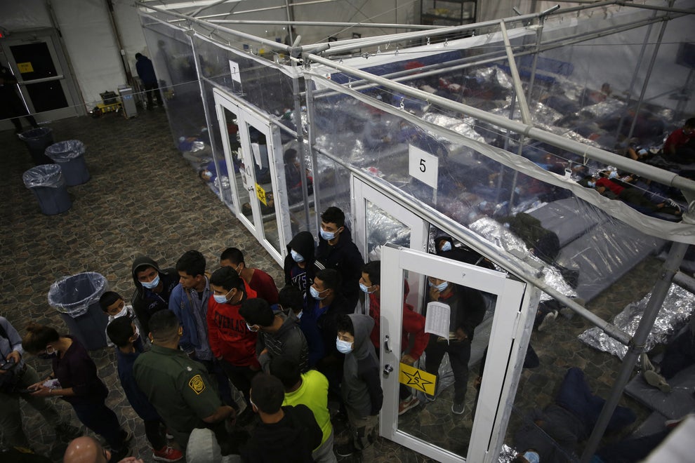 Photos Of Immigrants Arriving At The US–Mexico Border