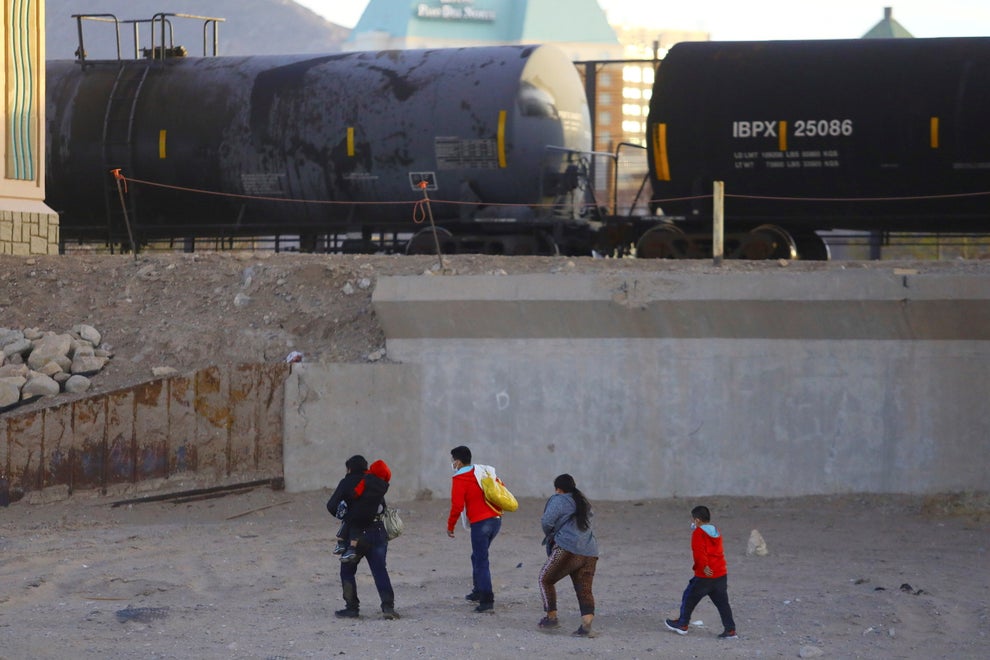 Photos Of Immigrants Arriving At The US–Mexico Border