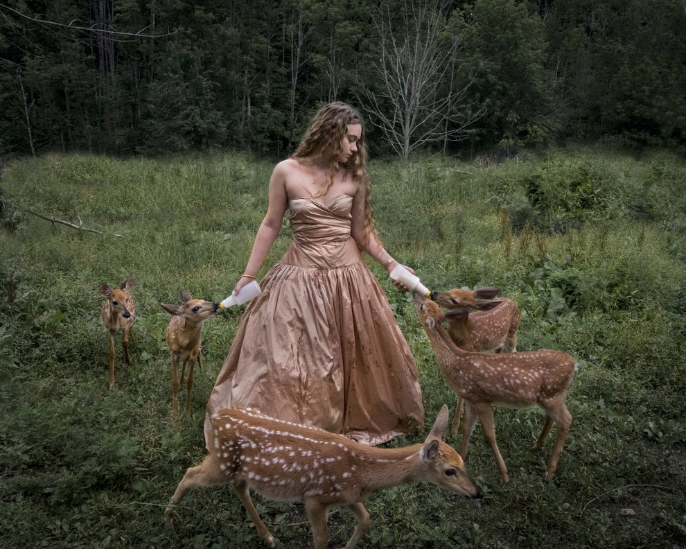Photographer Captures Daughter Growing Up With Animals