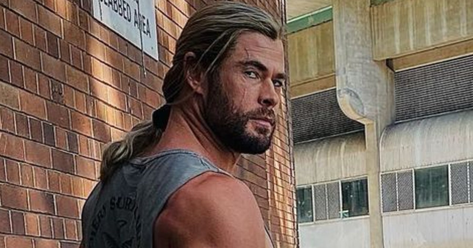 Chris Hemsworth's Biceps Are Huge, Like Ginormous