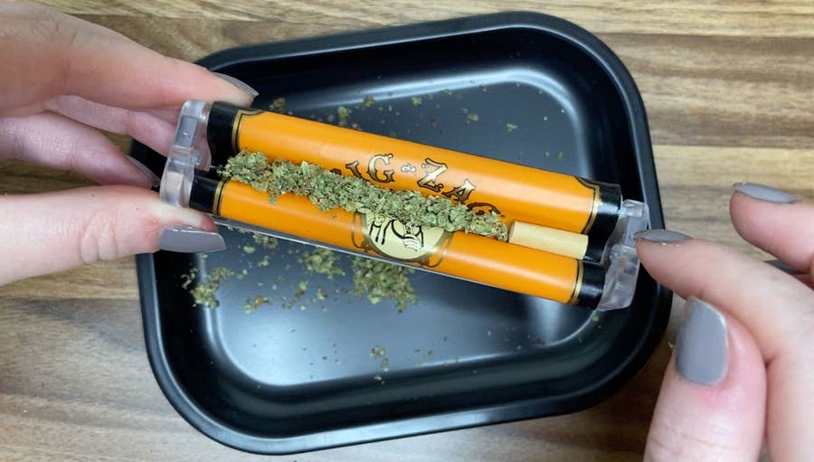 rolling a joint easy