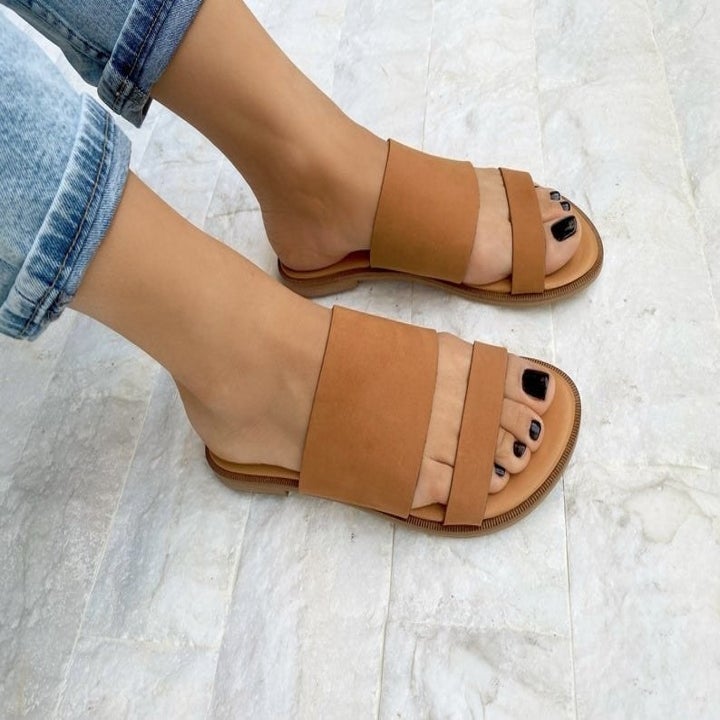28 Super Comfortable Pairs Of Sandals