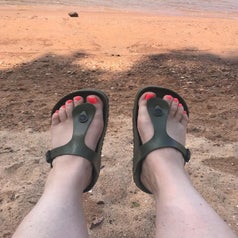 27 Pairs Of Flip-Flops That Won't Fall Apart