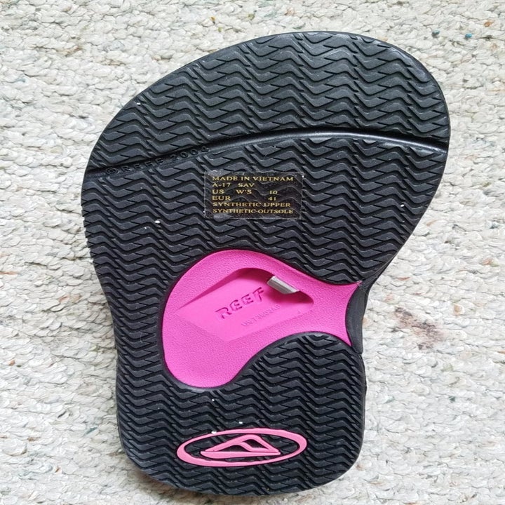 27 Pairs Of Flip-Flops That Won't Fall Apart