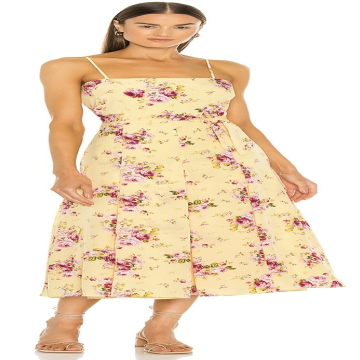 27 Gorgeous Summer Dresses From Revolve