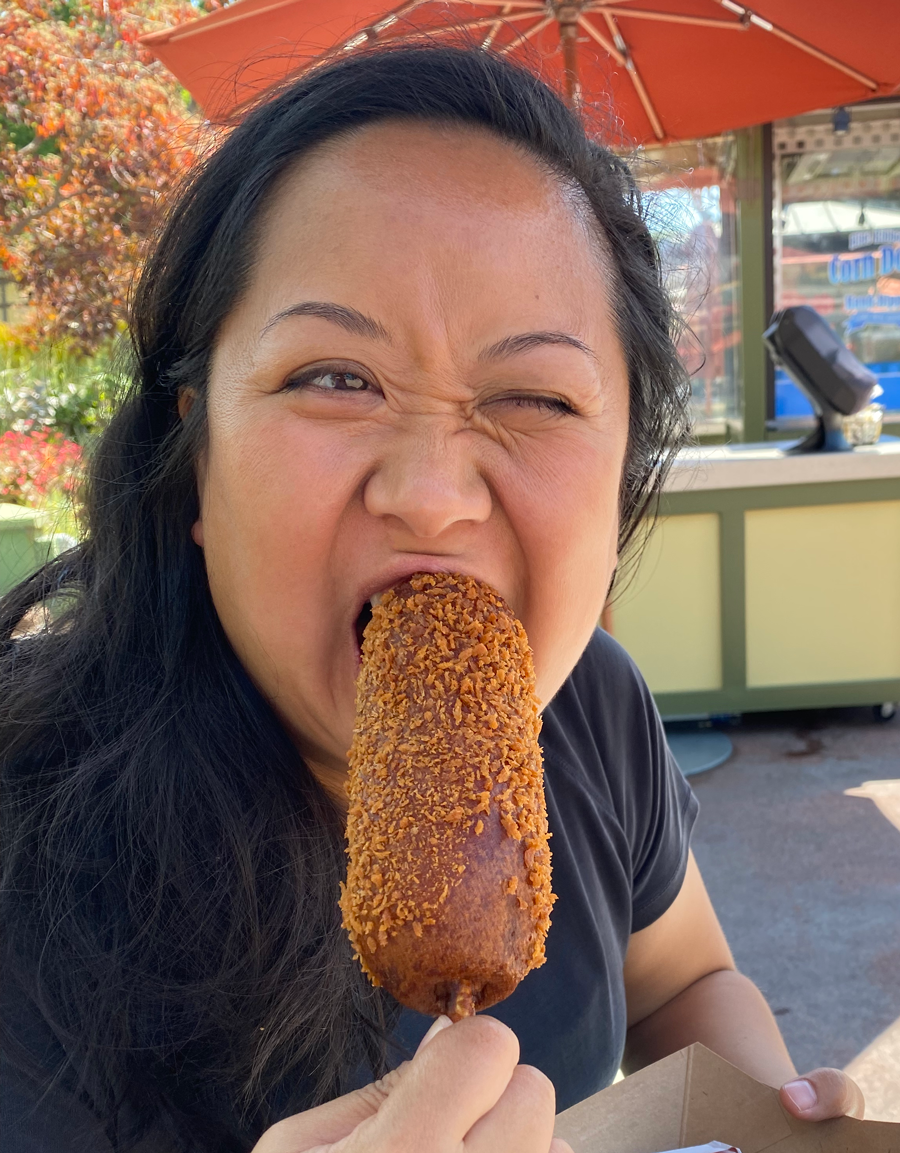 eating corndog