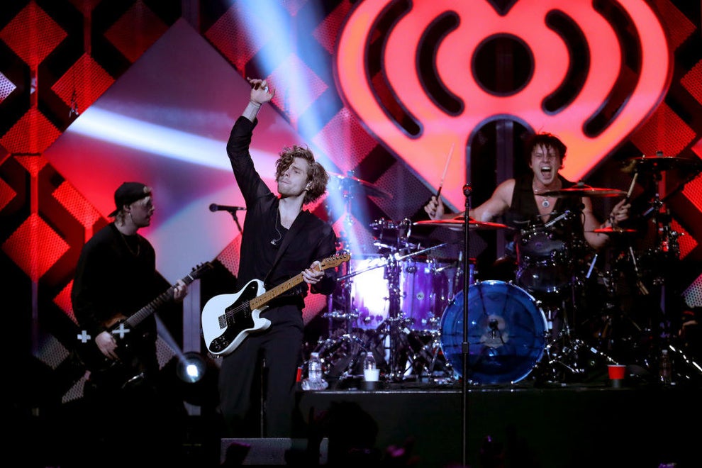 17 Famous Musicians Singing Then Vs. Now