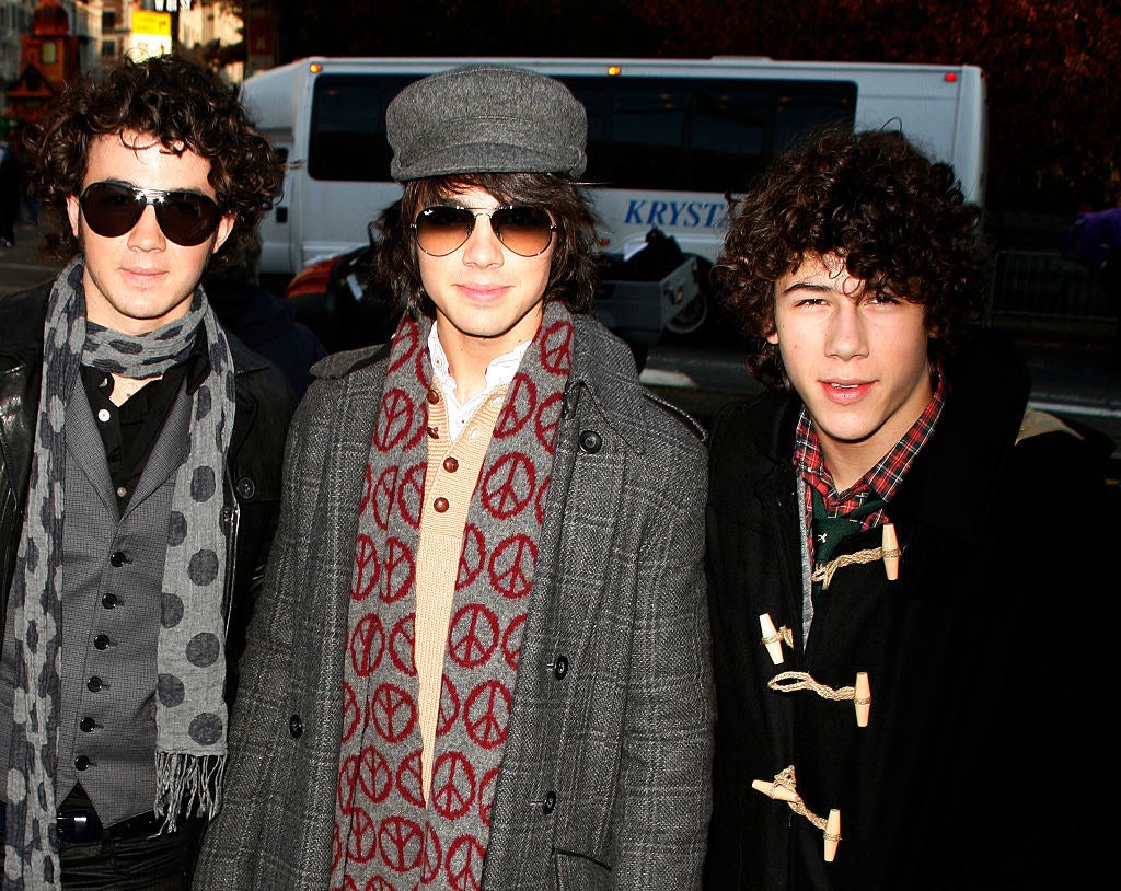41 Awkward Pictures Of The Jonas Brothers