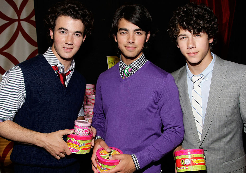 41 Awkward Pictures Of The Jonas Brothers