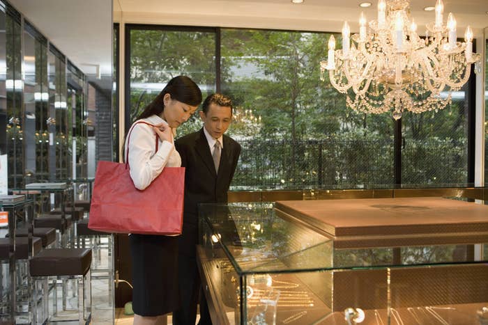 How To Tell If Someone Is Rich