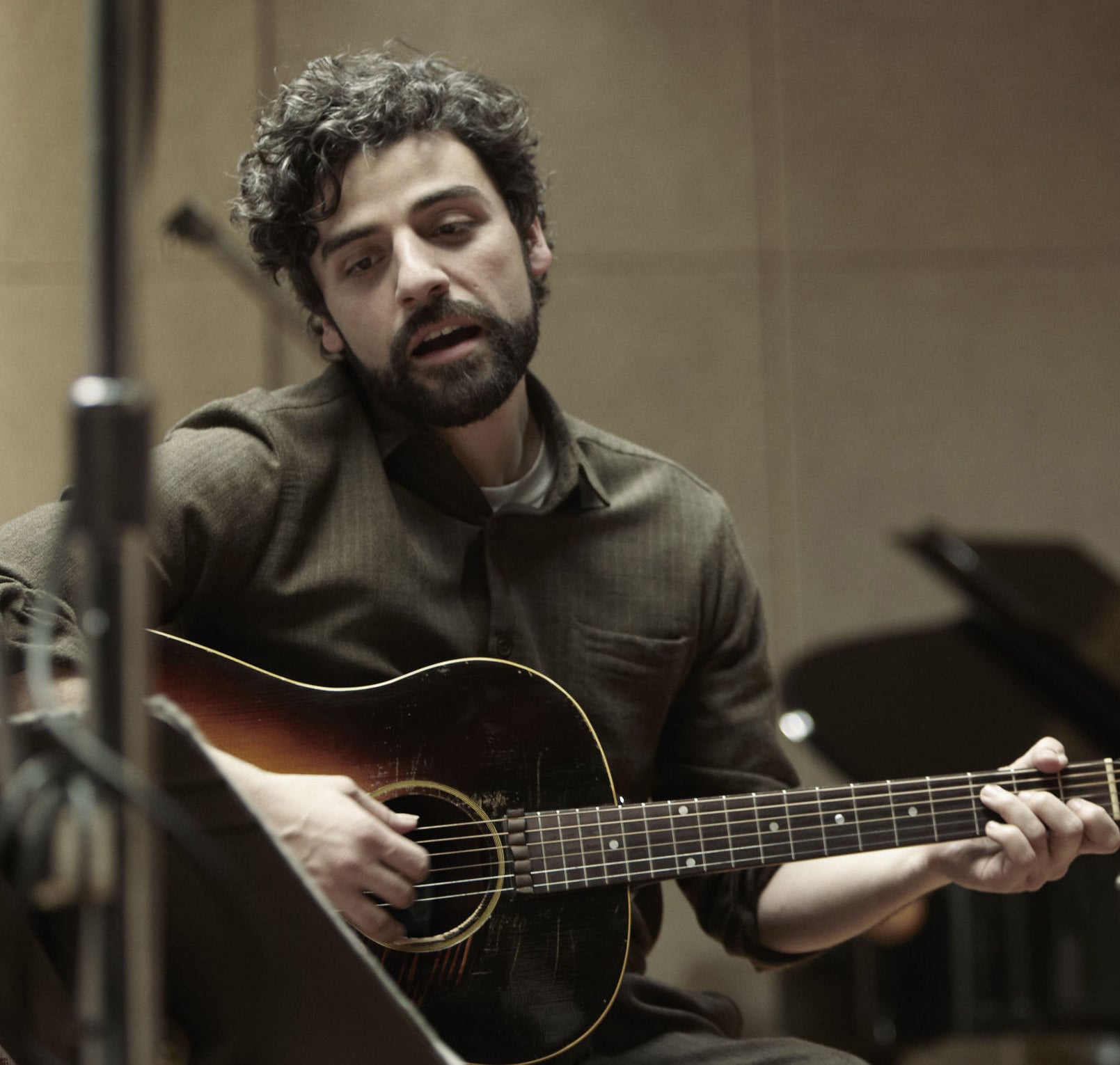 Oscar Isaac Sexy Photos