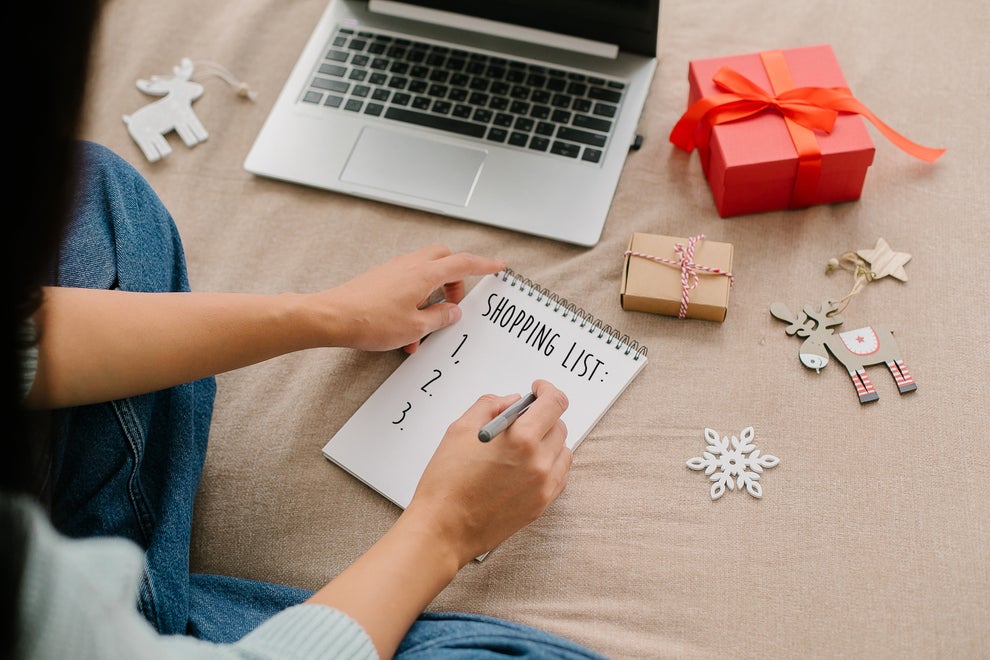 20 Holiday Shopping & Budgeting Tips That People Swear By