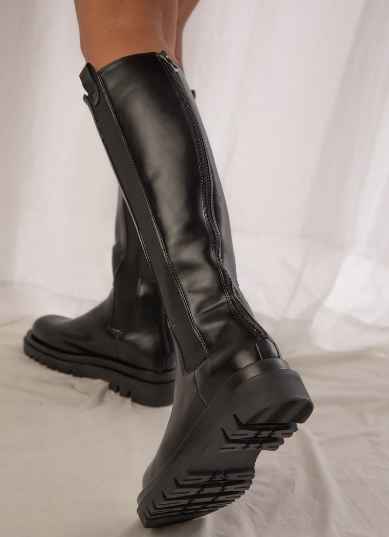 35 Chunky Boots And Shoes You'll Want In Your Closet