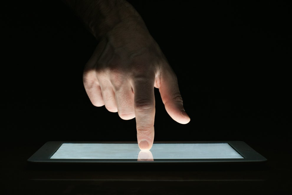 "Smartphone Pinky" Isn't Real, But These Injuries Are