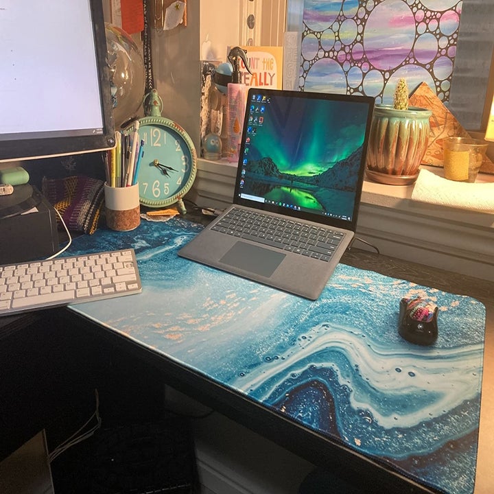 19 Best Desk Pads For Budget, Style, And Workspace 2022