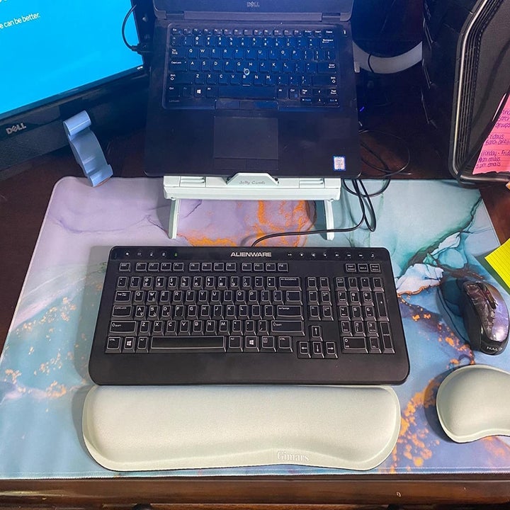 19 Best Desk Pads For Budget, Style, And Workspace 2022