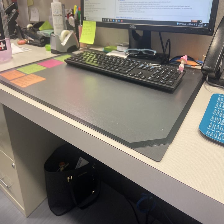 19 Best Desk Pads For Budget, Style, And Workspace 2022