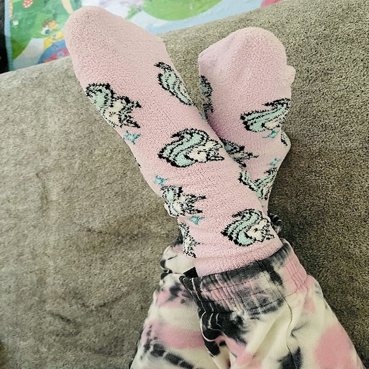 18 Best Fuzzy Socks To Keep Your Feet From Freezing