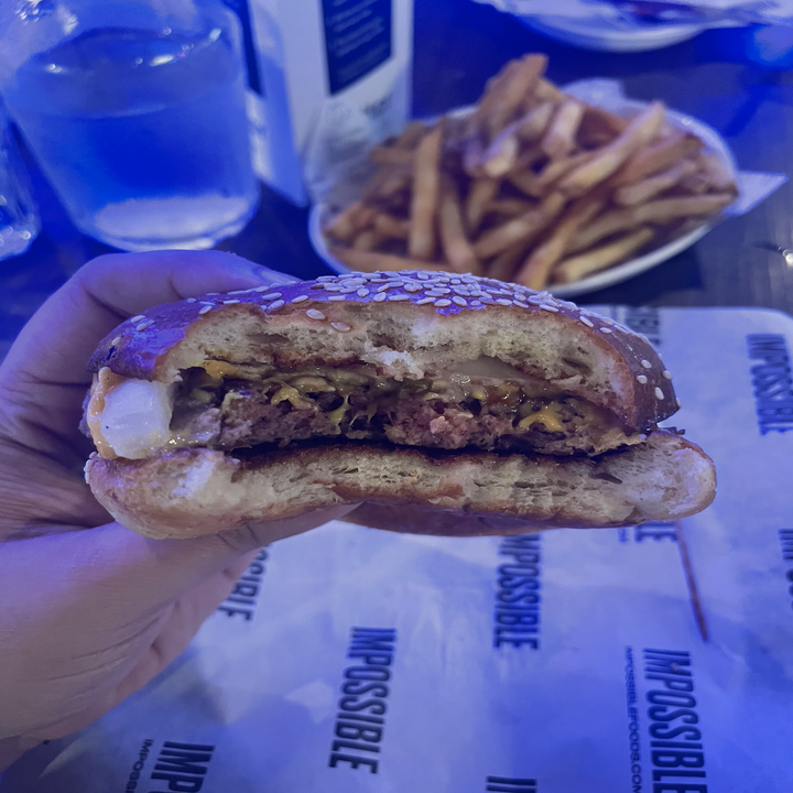 Attention Non-Meat Eaters — You Can Finally Get Impossible Burgers In ...