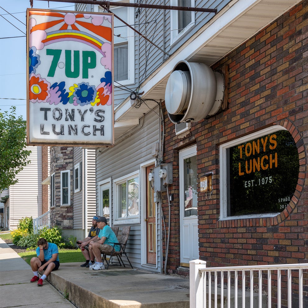 Gorgeous Photos Of American Diners That Encourage A Closer Look
