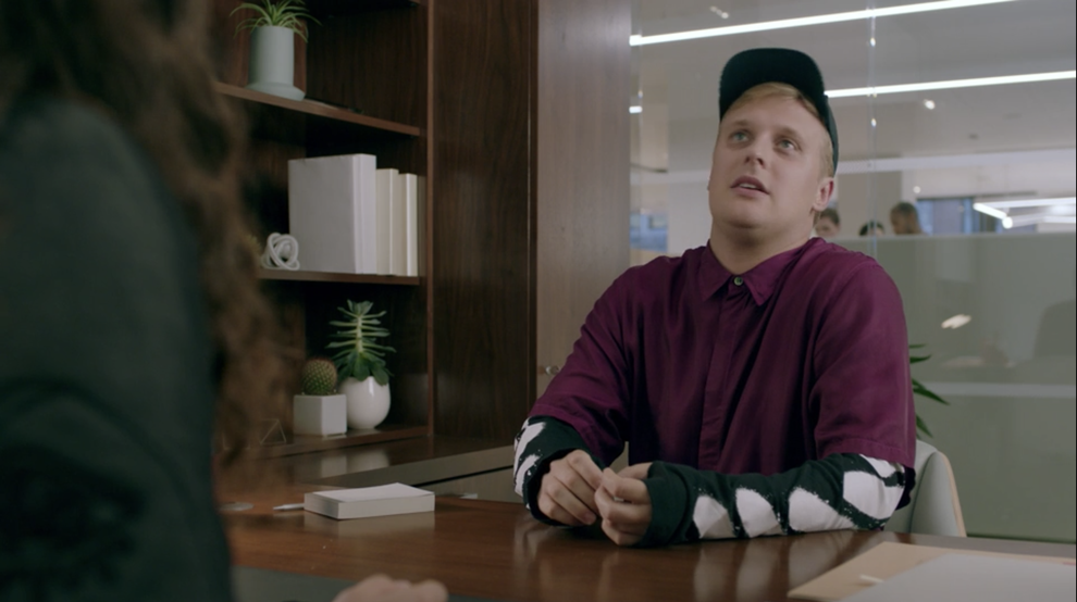 Ranking Elliott's Best Outfits In "Search Party"