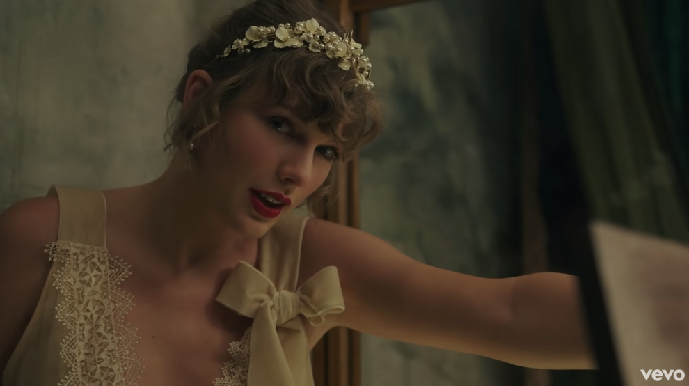 Taylor Swift Fans Are Convinced She Has A Secret Scrapped Album Called ...