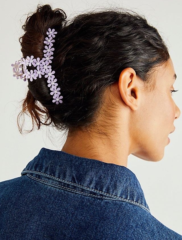 24 Best Claw Clips That'll Actually Hold Your Hair 2022