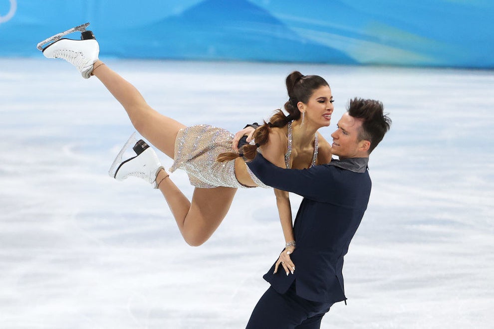 33 Pictures That How Extreme Olympic Ice Dancing Is