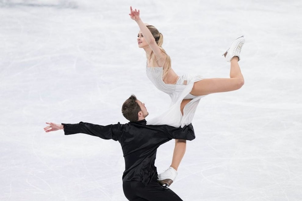 33 Pictures That How Extreme Olympic Ice Dancing Is