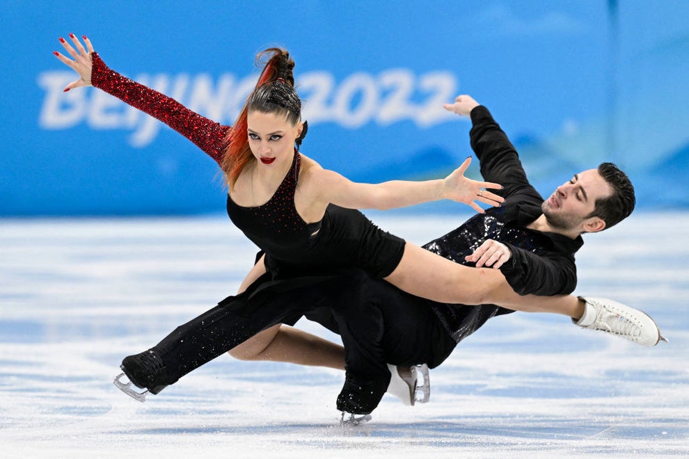 33 Pictures That How Extreme Olympic Ice Dancing Is